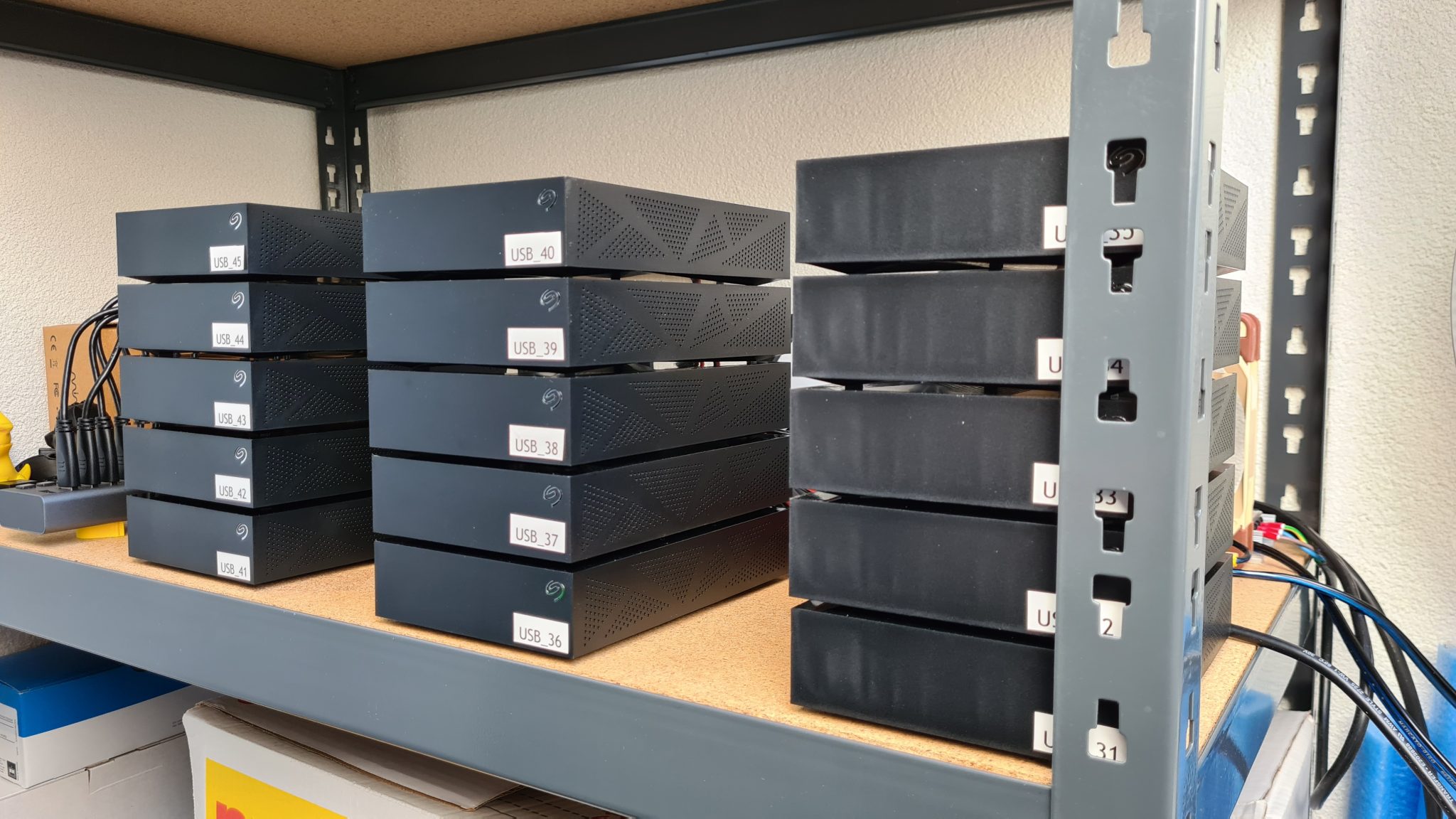 Lots of External HDD on a single Power Supply - Intermittent Technology